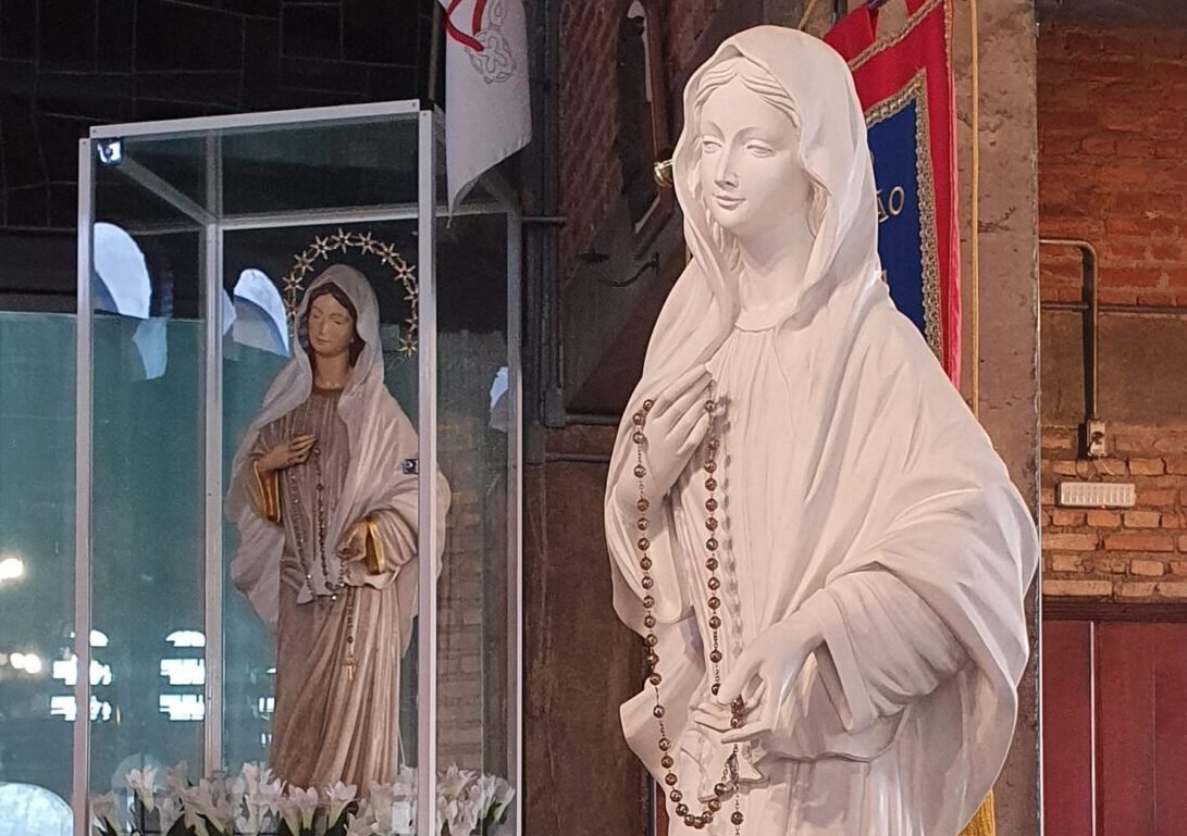 Novena em honra a Nossa Senhora Rainha da Paz - Mosteiro Regina Pacis